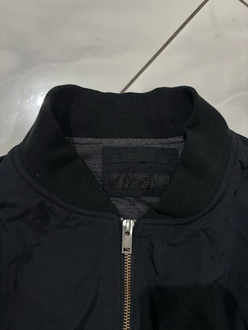 UNIQLO BOMBA JACKET BLACK, Men's Fashion, Coats, Jackets and Outerwear ...