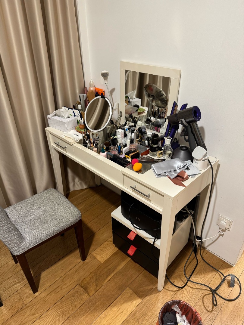 Vanity Desk Make-up Table, Furniture & Home Living, Furniture, Other ...