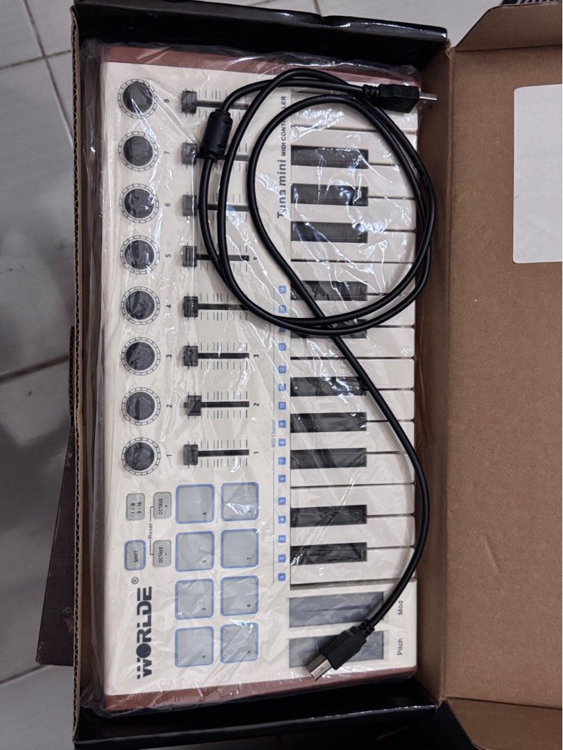 WORLDE Tuna Mini Midi Keyboard, Audio, Other Audio Equipment on Carousell