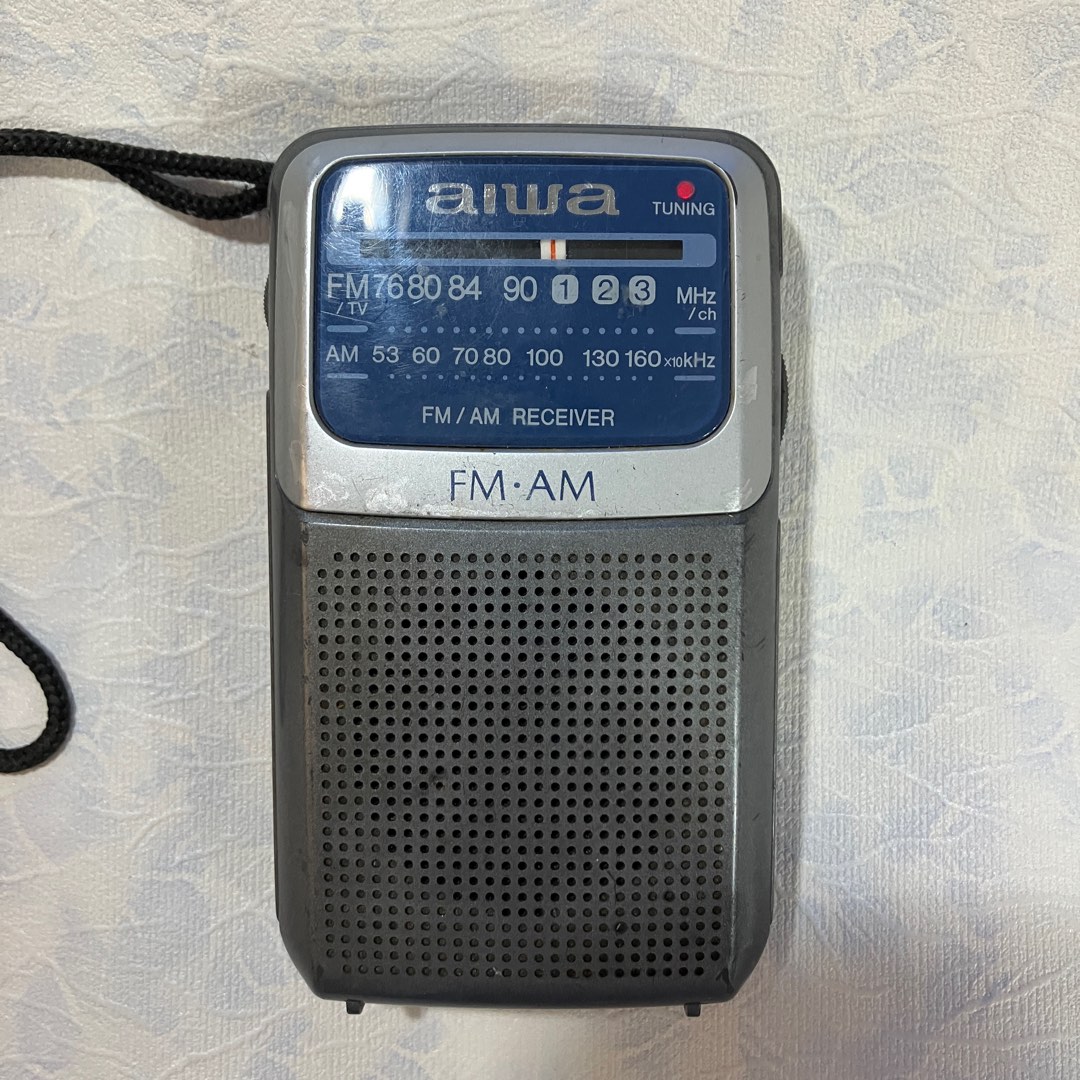 【Aiwa】口袋型二波段收音機(CR-AS15)二手功能正常便宜出售, 耳機及錄音音訊設備, 可攜式音響設備在旋轉拍賣