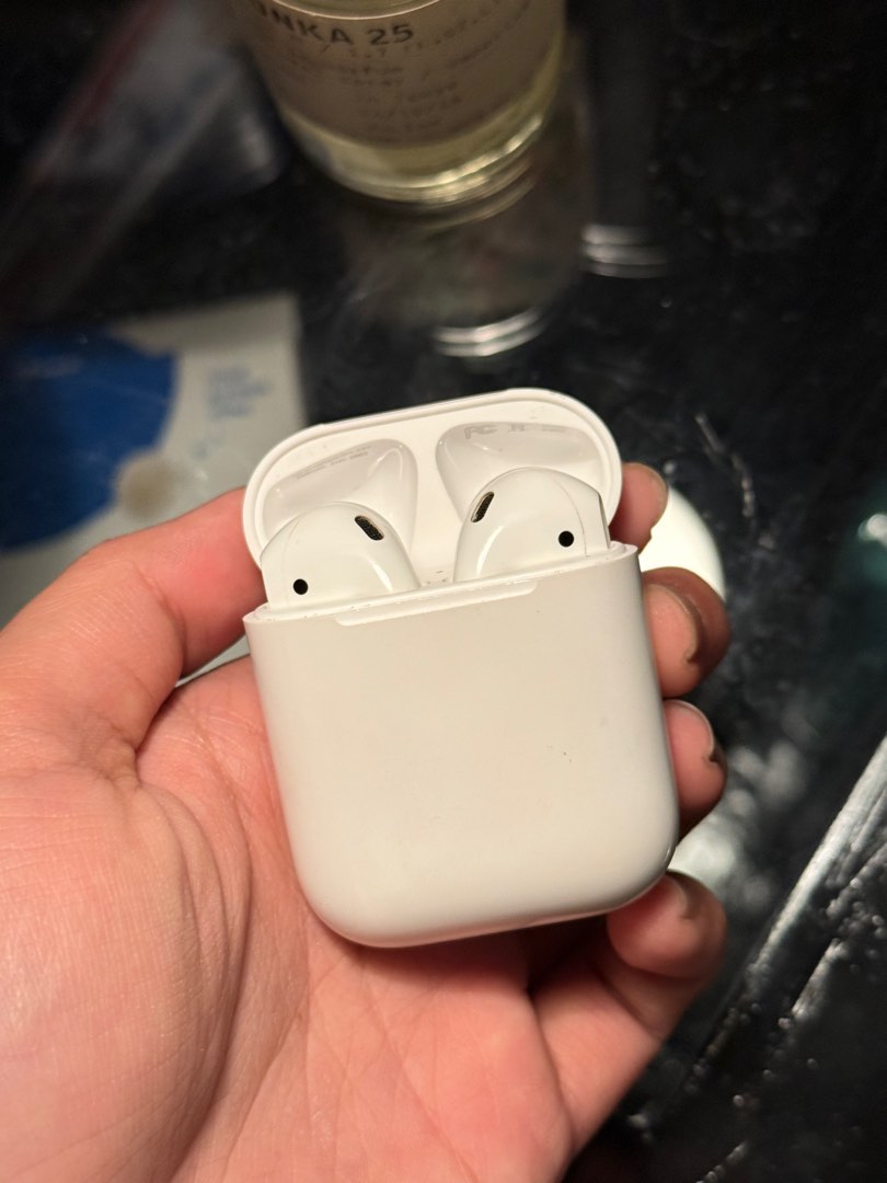 Apple Gen 2 AirPods OG (Secondhand), Audio, Earphones on Carousell
