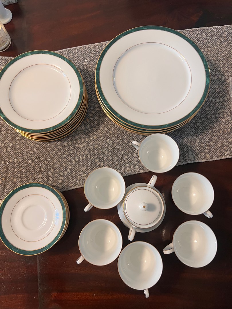As good as new- Dinner set-Noritake 8 dinner plates, 8 quarter plates ...