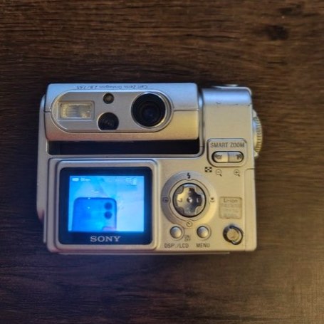 digi camera sony d77 cybershot, Photography, Cameras on Carousell