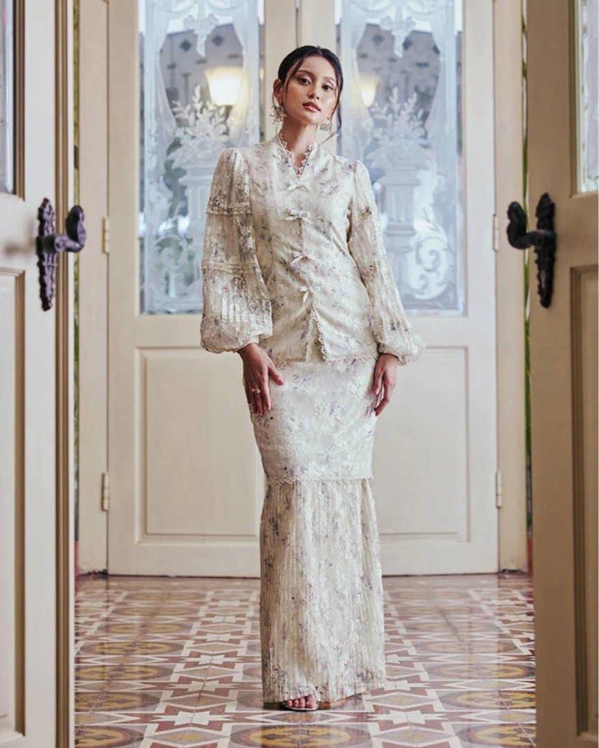 Innai hanis raya 2025, Women's Fashion, Activewear on Carousell