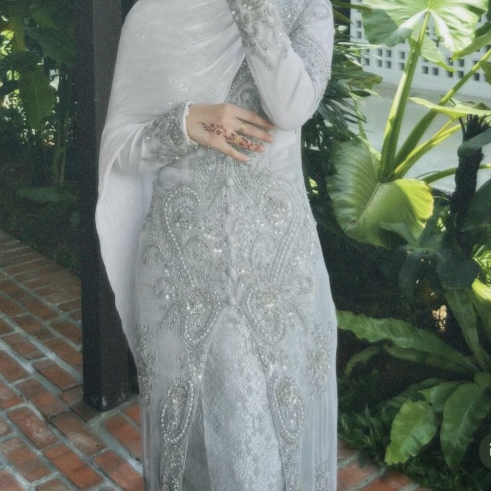 Kebaya Labuh Beaded Indonesia, Women's Fashion, Muslimah Fashion, Baju ...