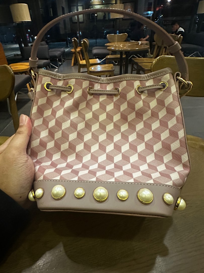 Loup Noir Verona Bucket Cheval Ash Rose, Women's Fashion, Bags ...