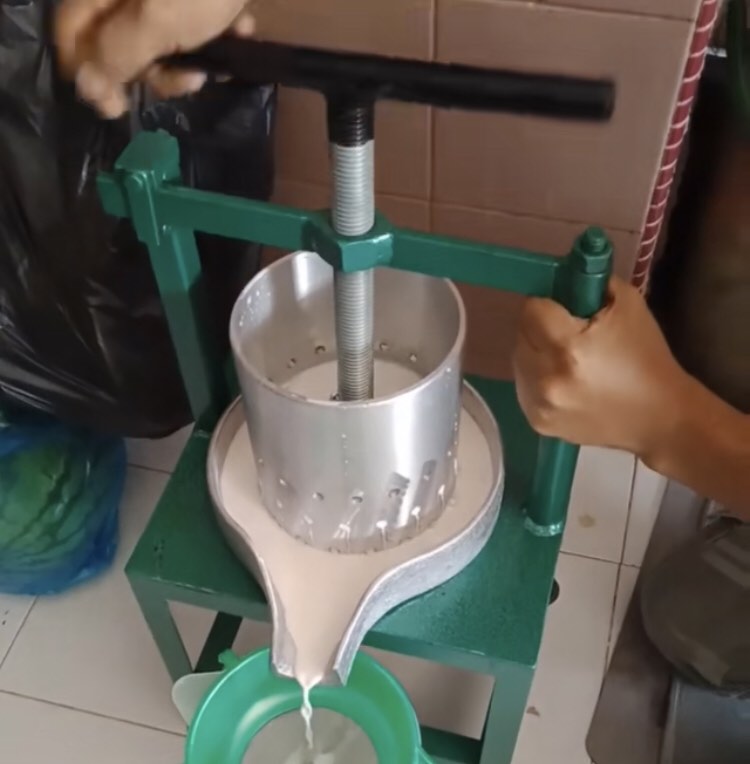 Mesin perah santan, TV & Home Appliances, Kitchen Appliances, Other ...