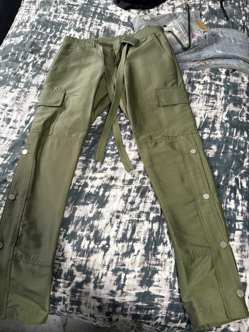 Mnml Olive Green Cargo Pants Men S Fashion Bottoms Trousers On Carousell