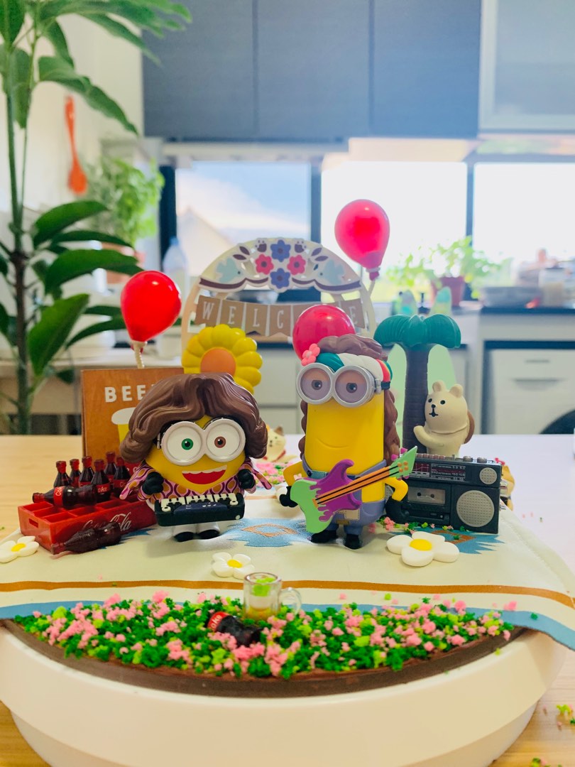 Popmart minion handphone stand, Hobbies & Toys, Toys & Games on Carousell