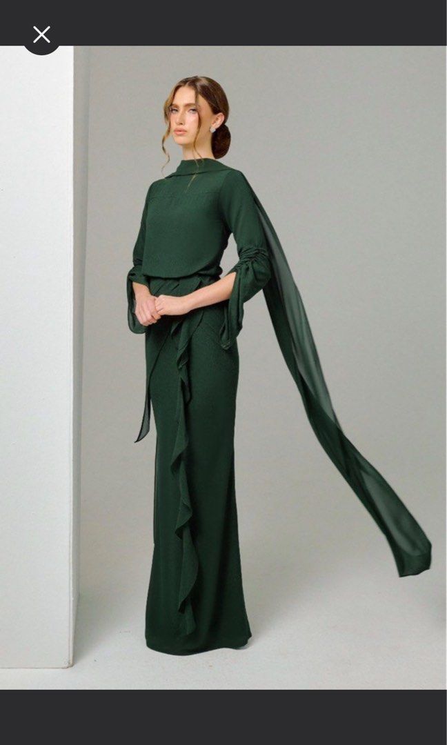 Qiszar claire luxe emerald green size L nak swap to M, Women's Fashion ...