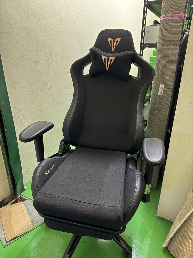 Tomaz Gaming Chair Blaze X Pro, Furniture & Home Living, Furniture ...