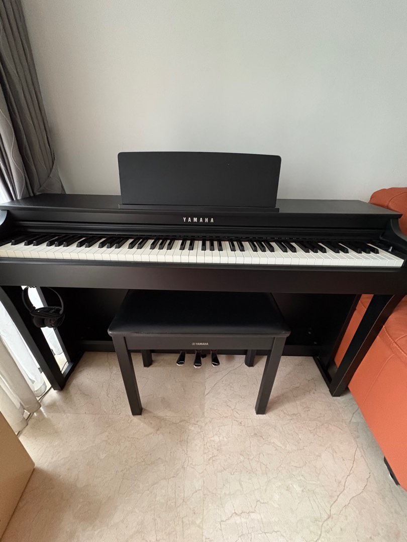 Yamaha CLP 625, Hobbies & Toys, Music & Media, Musical Instruments on Carousell