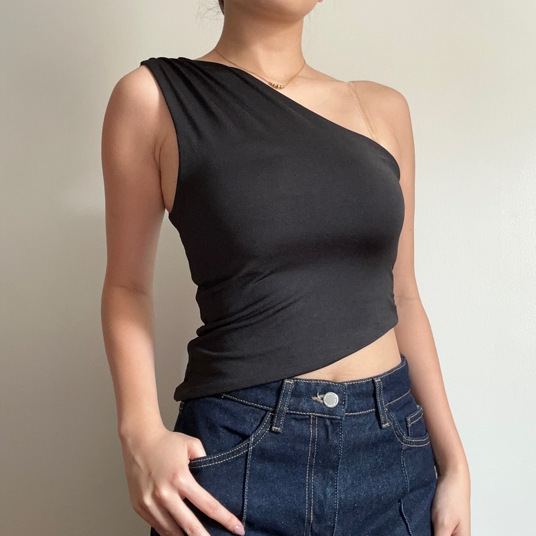 BSCO Black Asymmetrical Top, Women's Fashion, Tops, Sleeveless on Carousell