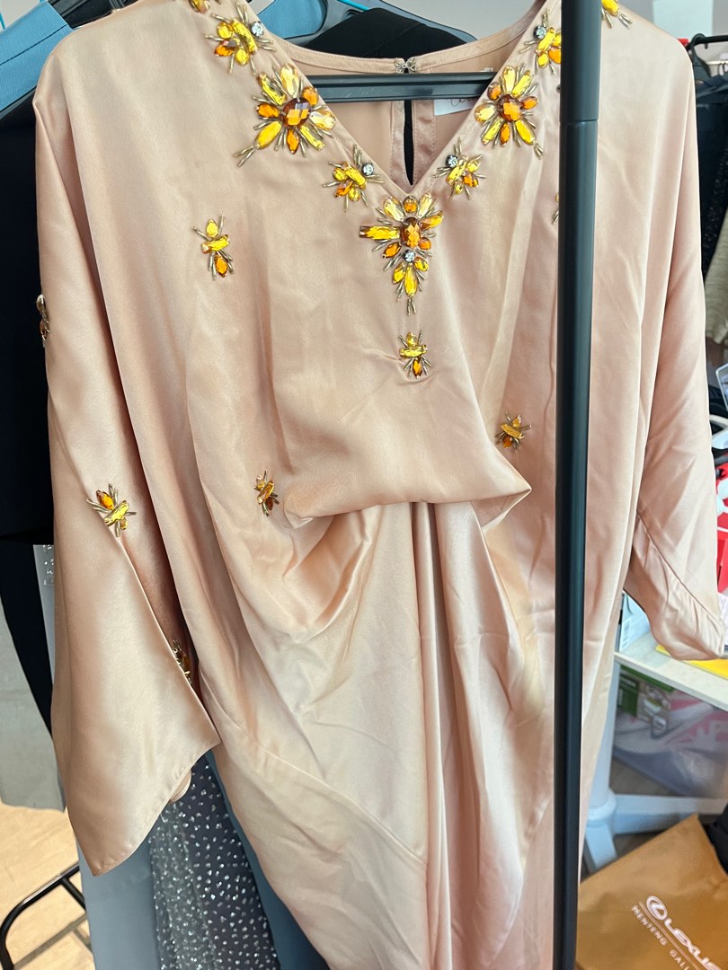 Cera Official Kaftan Raya, Fesyen Wanita, Pakaian Wanita, Gaun & Rok di Carousell