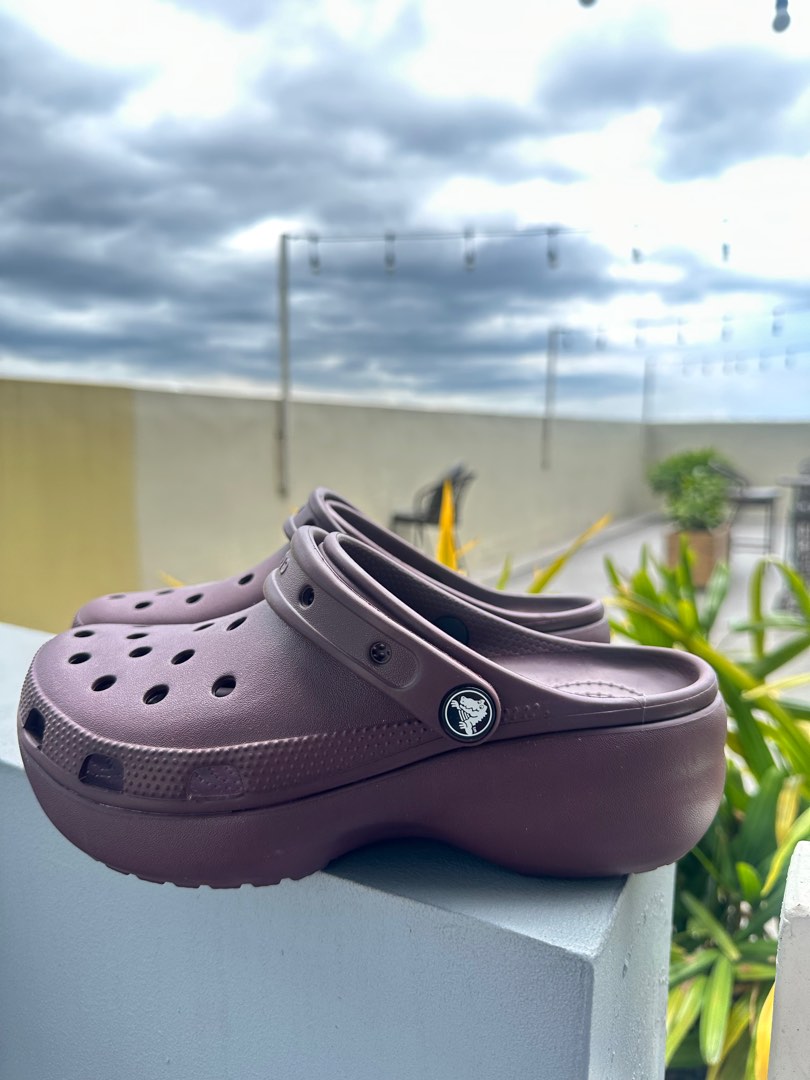 CROCS PLATFORM Clogs, Women's Fashion, Footwear, Slippers and slides on ...
