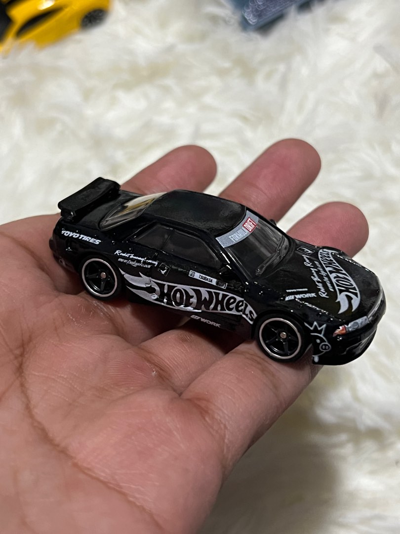 Custom Hotwheels Chase R32 Pandem Chase, Hobbies & Toys, Toys & Games ...