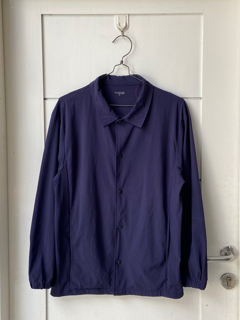 GU ACTIVE Blue Light Coach Jacket, Fesyen Pria, Pakaian , Baju Luaran ...