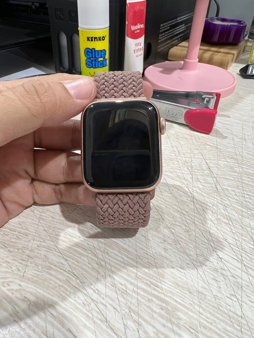 IWATCH SE GEN 1, Fesyen Wanita, Jam Tangan di Carousell