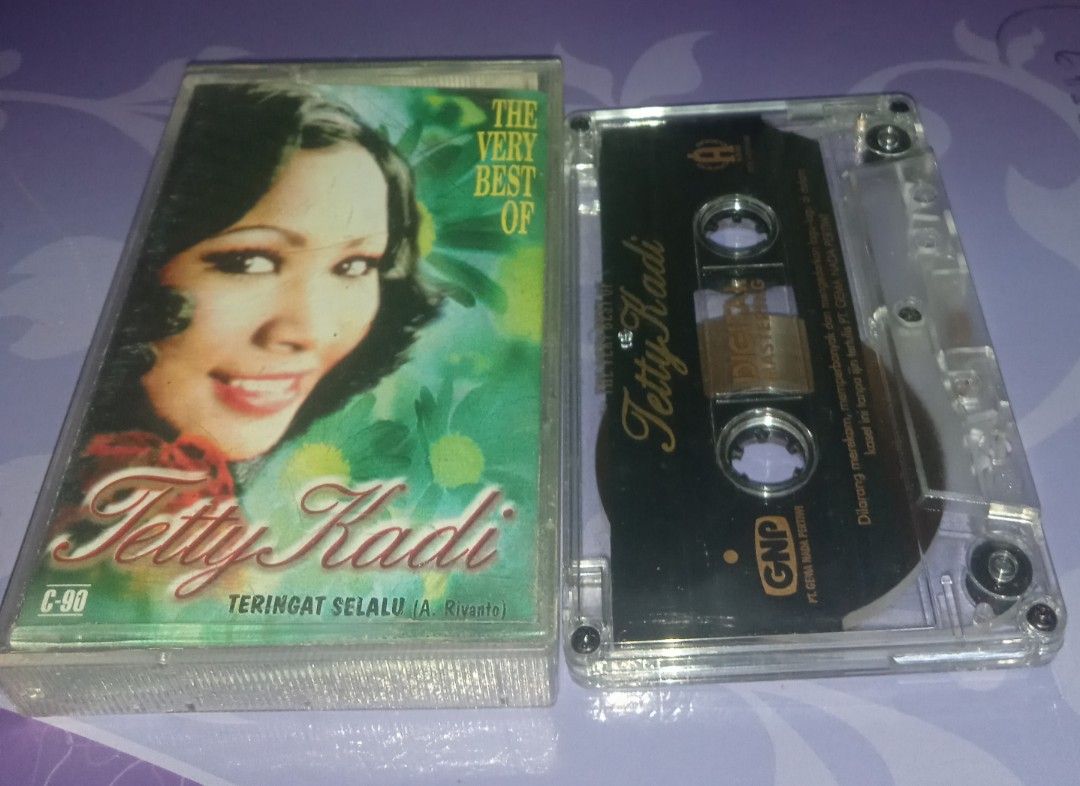Kaset Tetty Kadi - Best Of, Hobbies & Toys, Music & Media, CDs & DVDs ...