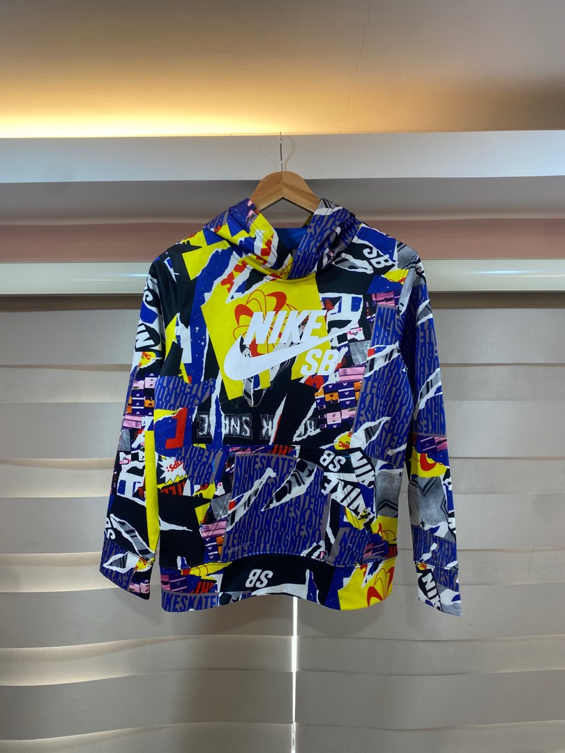 Nike SB Graffiti Youth size Hoodie, Men's Fashion, Coats, Jackets and ...