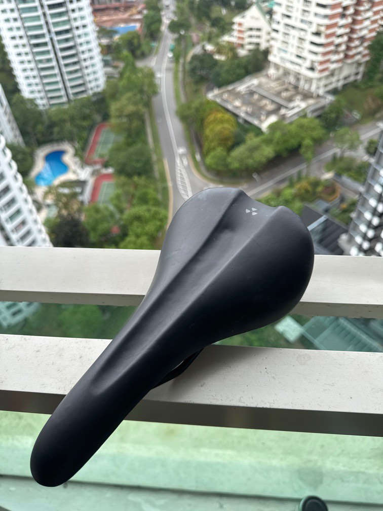 Nukeproof trail saddle, Sports Equipment, Bicycles & Parts, Parts ...