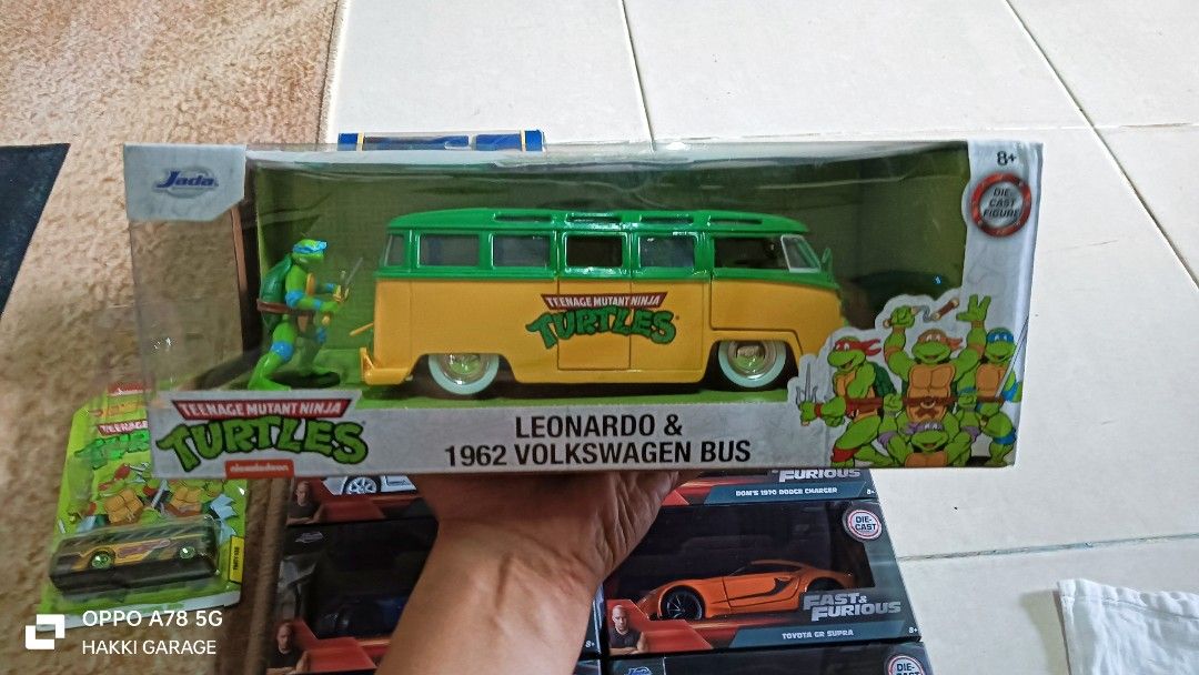 TENAGE MUTANT NINJA TURTLES LEONARDO & 1962 VOLKSWAGEN BUS JADA SCALE 1 ...