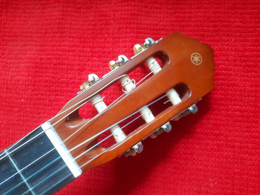 Yamaha CX40 Full-Size Spruce Top Nylon-String 電木古典結他 正常操作,不需用電池,入 AMP 後非常好聲,必須更換舊弦線, 興趣及遊戲, 音樂 ...