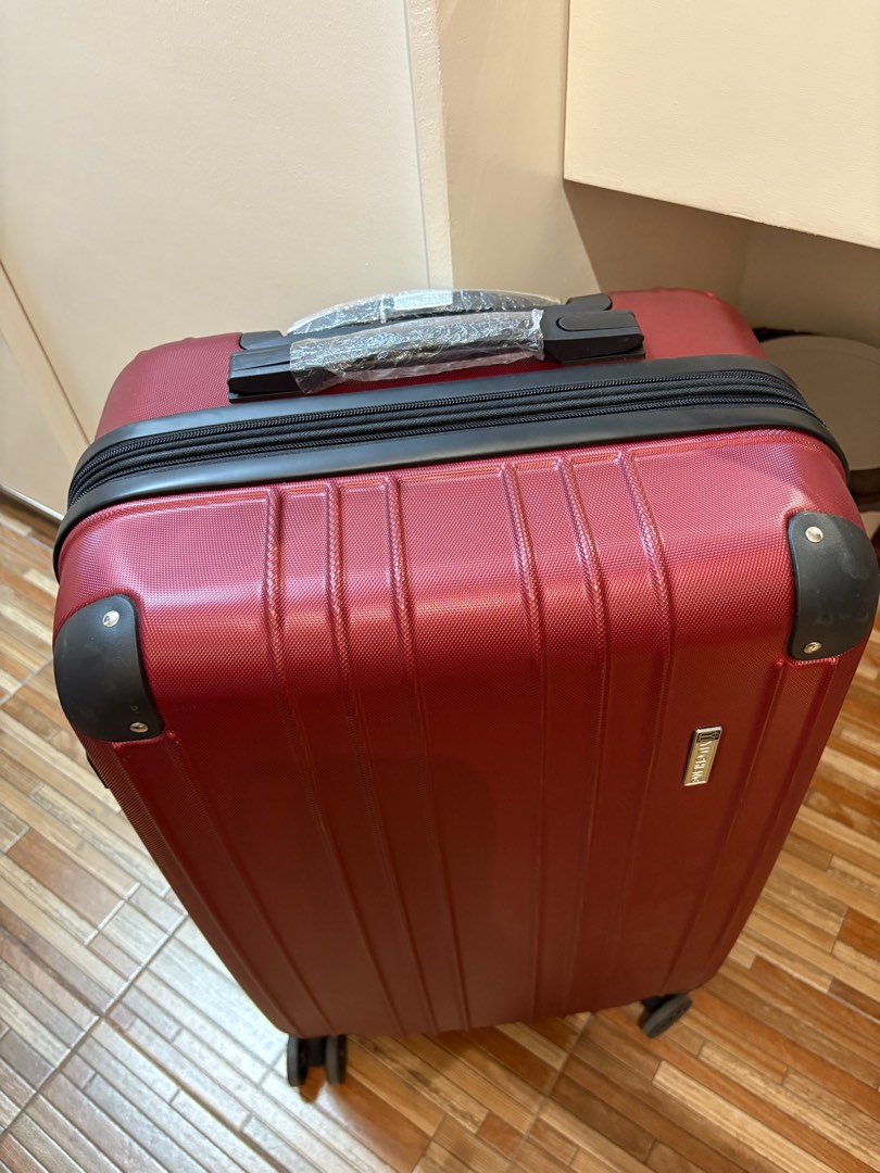 32 Kg Check-In Luggage (expandable) 24 inches depth, Hobbies & Toys ...