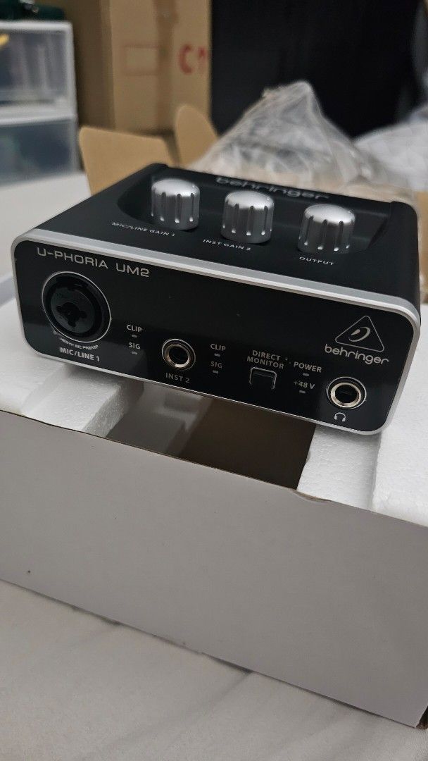 Behringer U-Phoria UM2 Audiophile 2x2 Audio Interface with XENYX Mic ...