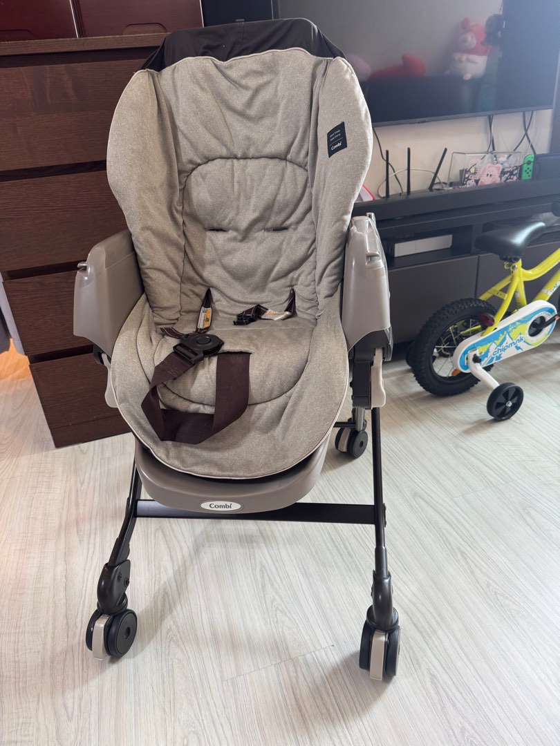 Combi High Chair 可做bb搖搖床, 兒童＆孕婦用品, 兒童傢具, 兒童傢具 - 桌子及椅子 - Carousell
