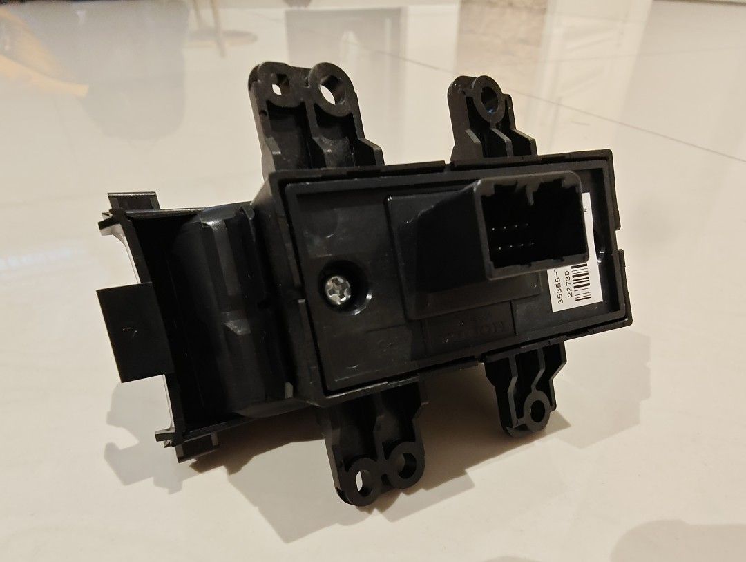 Honda HRV Handbrake switch, Auto Accessories on Carousell