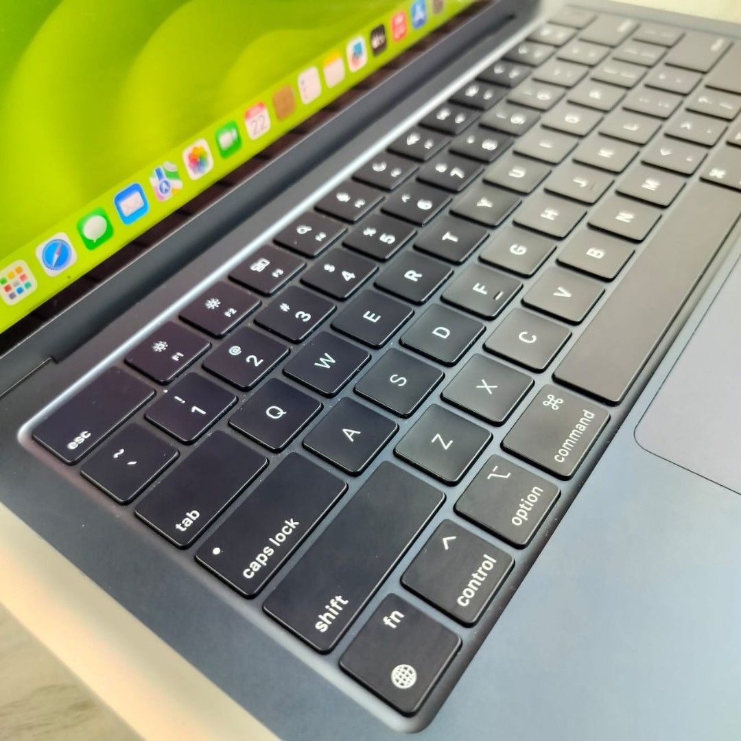 Macbook Air M3 Ram 16 Ssd 256 layar 13 inch lengkap full set Garansi ...