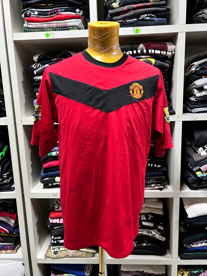 Manchester United, Men's Fashion, Activewear on Carousell