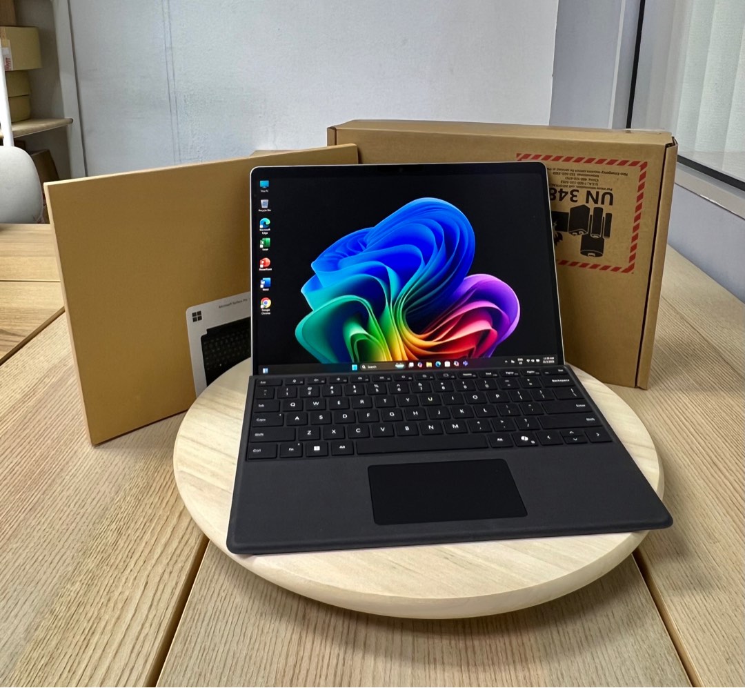Microsoft Surface Pro 11 Like New In Warranty 2026 (Swap/Jual ...