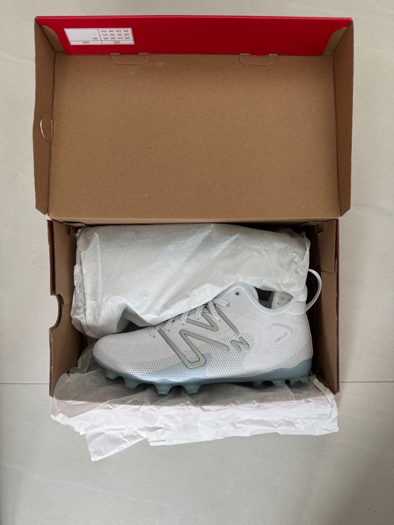 New Balance Freeze V4 Mid White, Sports Equipment, Other Sports ...