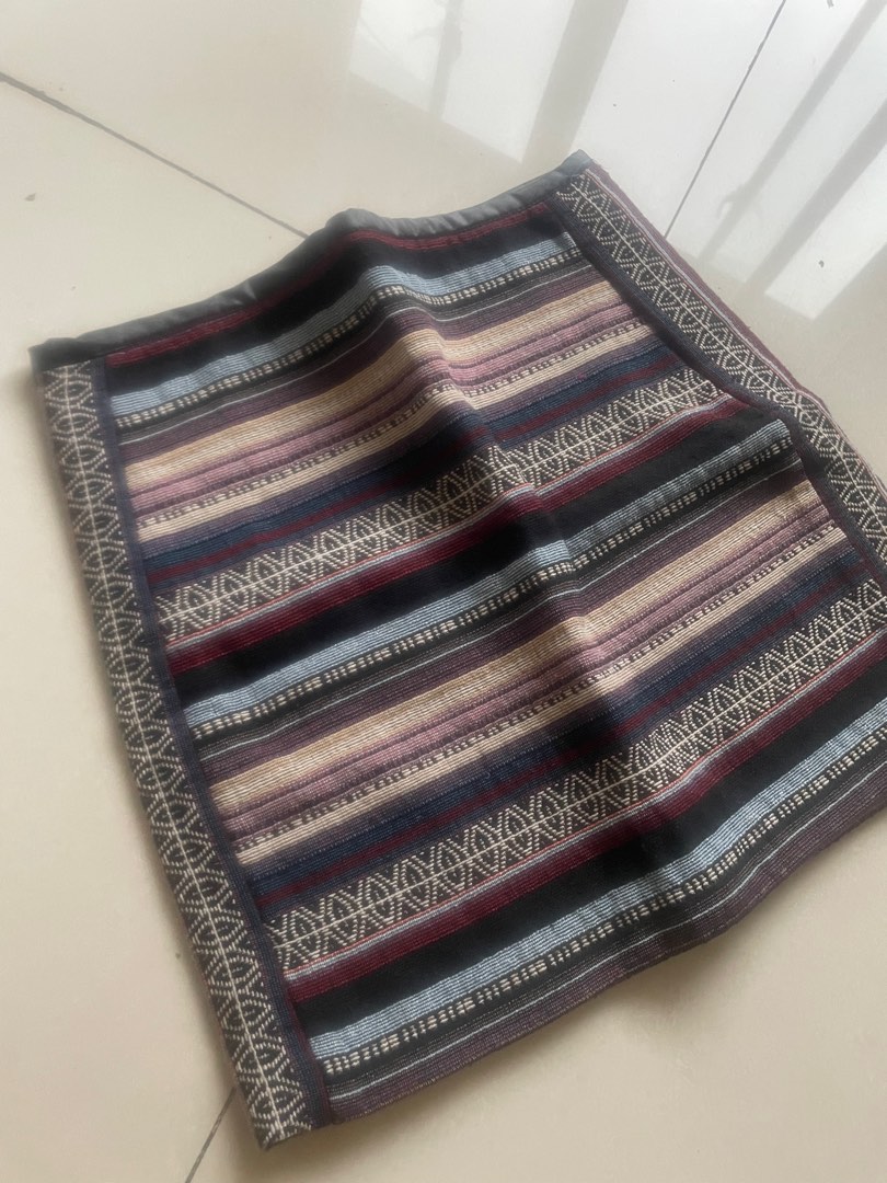 Rok span butik tenun, Fesyen Wanita, Pakaian Wanita, Bawahan di Carousell