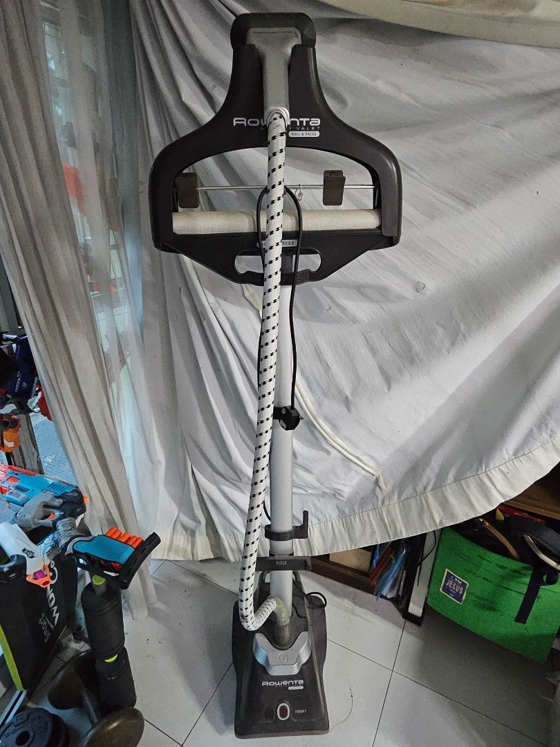 Rowenta Master Valet Roll & Press Stand-Up Vertical Garment Steamer ...