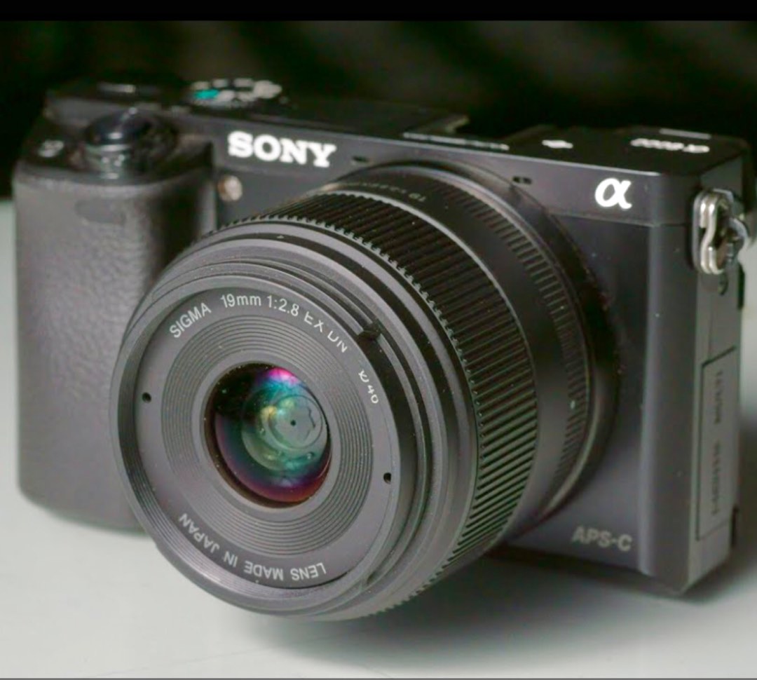 Sony 6000 c/w sigma-19mm-f2-8-ex-dn, Photography, Cameras on Carousell