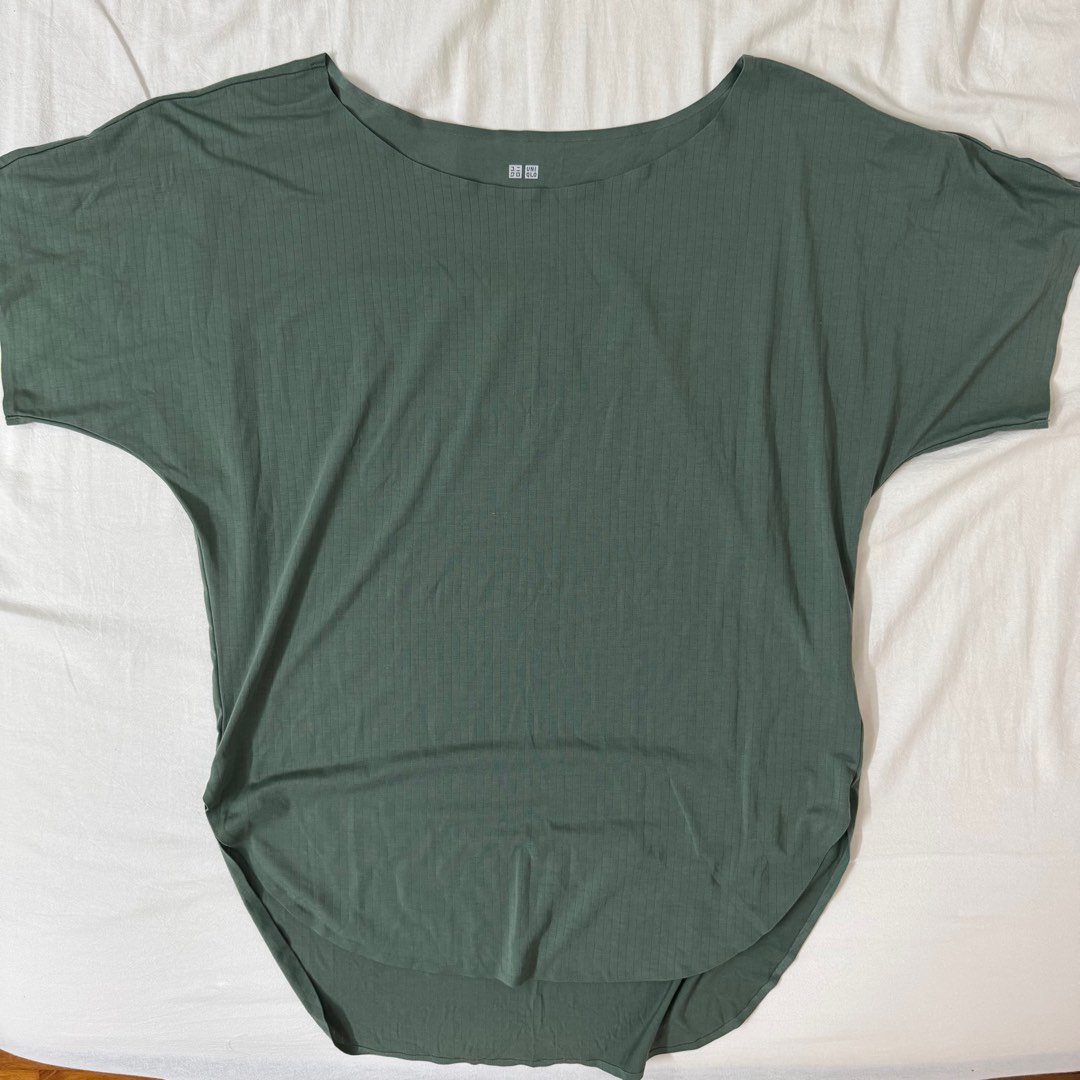 Uniqlo Airism Bat Wing Top in Green, Women's Fashion, Tops, Other Tops ...