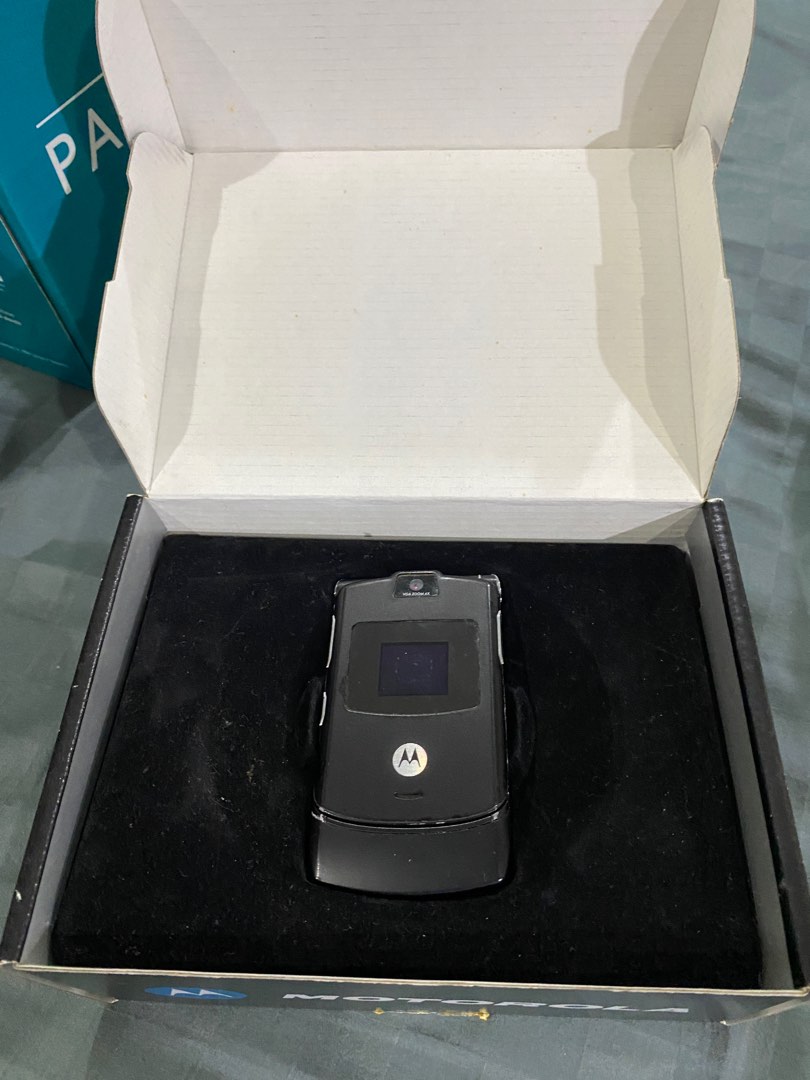 Vintage Motorola Clam Handphone, Hobbies & Toys, Memorabilia ...