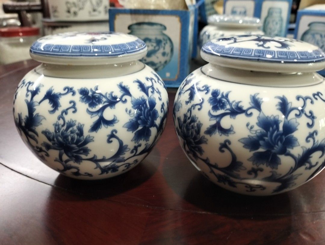 25 years Collection Porcelain Tea Container, Hobbies & Toys ...