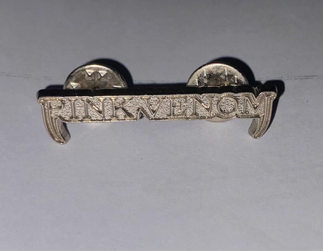 blackpink pink venom pin/badge, Hobbies & Toys, Memorabilia ...