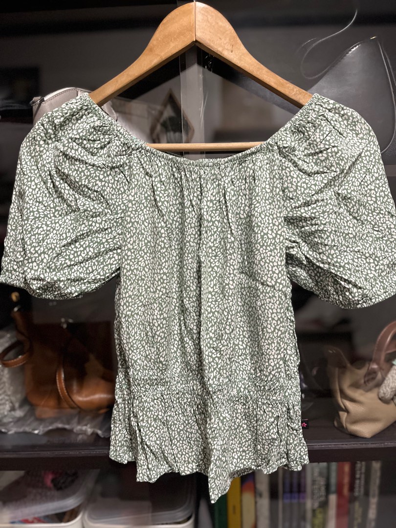 Crissa dainty top, Women's Fashion, Tops, Blouses on Carousell