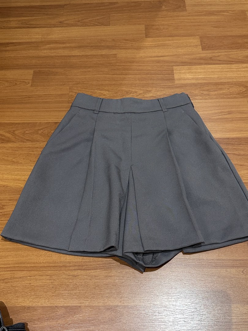 GU skort, Women's Fashion, Bottoms, Skirts on Carousell