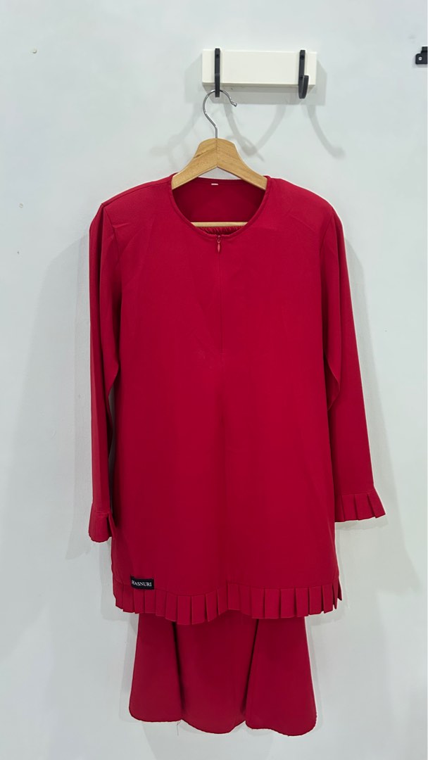 Hasnuri Baju Kurung (Red/ Merah), Women's Fashion, Dresses & Sets ...