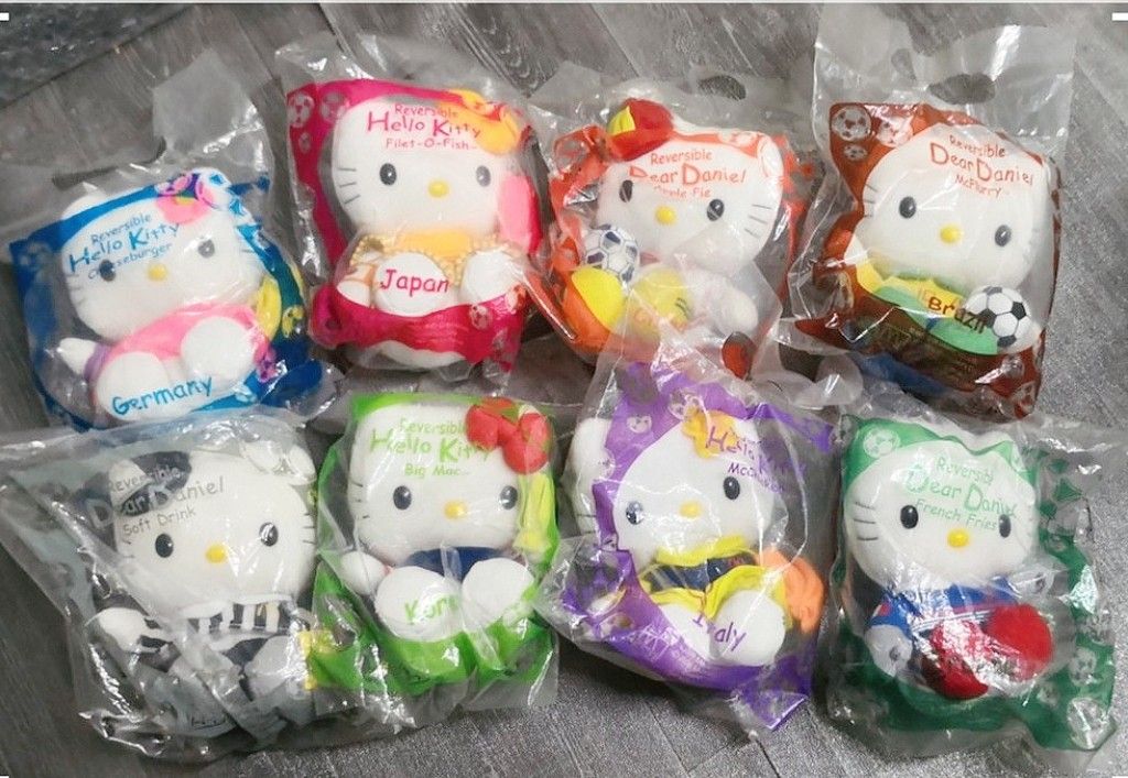 麥當勞Hello Kitty 公仔 2002 世界盃 8件 散買$40 /1隻 順豐到付 20%less #地球日優惠, 興趣及遊戲, 玩具 & 遊戲類 - Carousell