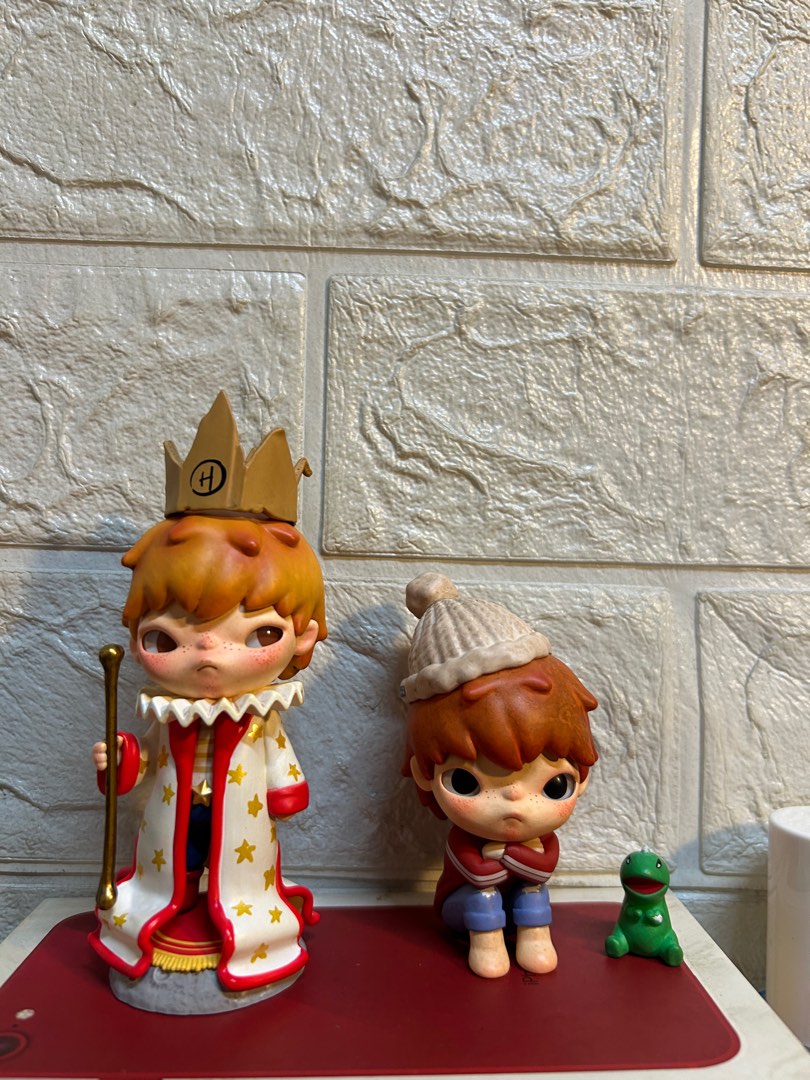 hirono the king staring, Toys & Collectibles, Mainan di Carousell