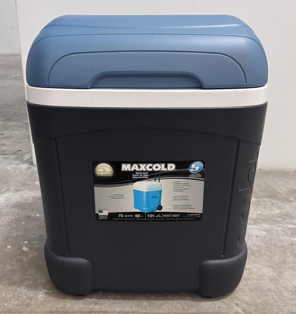 Ice box IGLOO 70QT cooler box, Sports Equipment, Hiking & Camping on ...