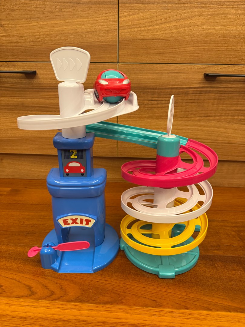 Park n roll garage - cause and effect toy, Hobbies & Toys, Toys & Games ...