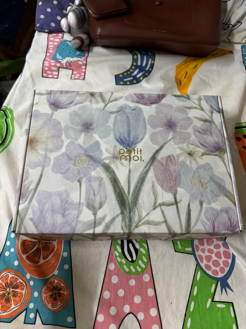 Petit Moi Box + Wrapper + Sticker + Card, Everything Else, Others on ...